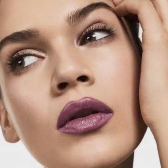 Clinique | Makeup | Clinique Dramatically Different Lip Shaping ...